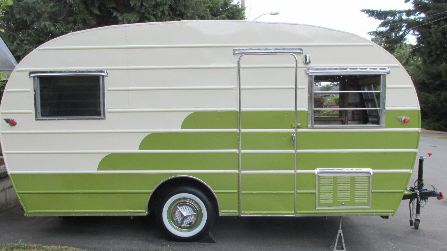 From Blank Slate to Vintage Beauty: A 15-Foot Trailer Reimagined ...