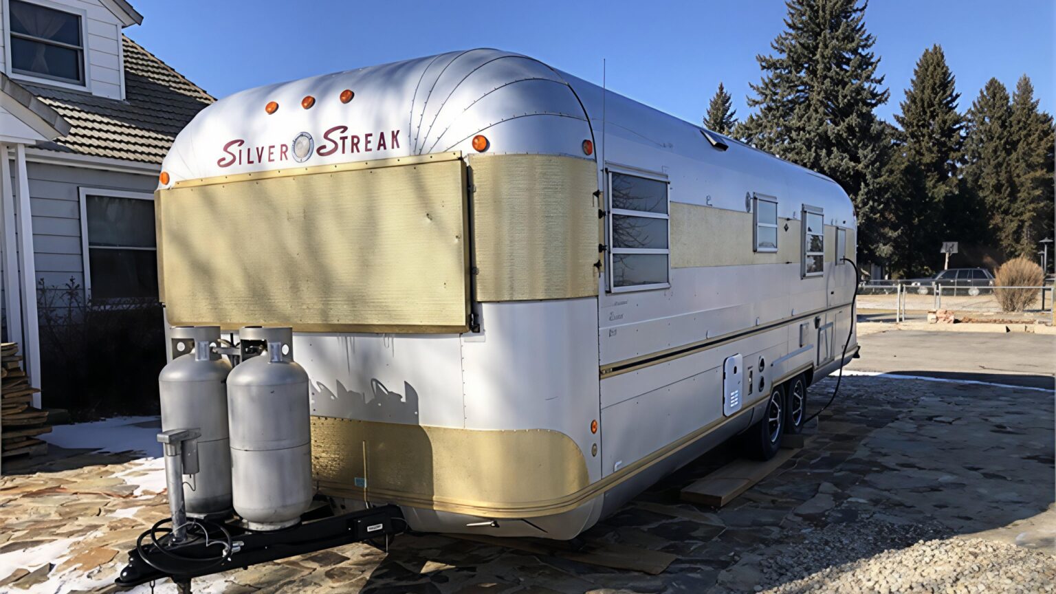 A Fully Restored 1976 Silver Streak Built for the Long Road—and Off the ...